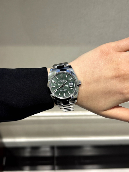 NEW Rolex Datejust 41mm 126300 Green Motif