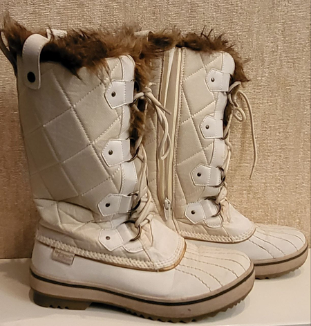 Сапоги бело-молочного цвета Sketchers,, водонепроницаемые, теплые,