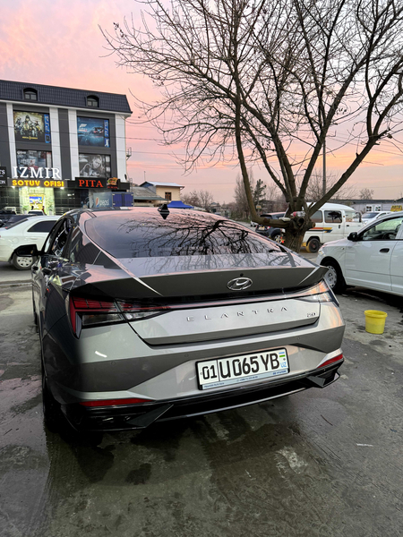Hyundai Elantra luxe full 2L