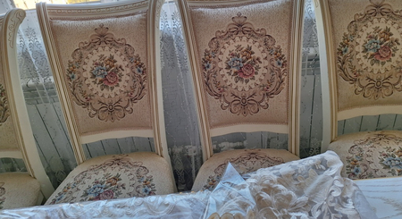 Продаётся стол и 10 стульев