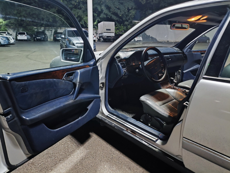 Mercedes Benz 210