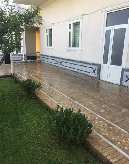 Продаётся дом 6+1 соток 9 комната требуется ремонт