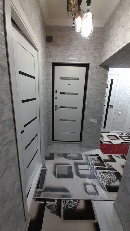 Bekobod 13 mkr 2 xona uy sotiladi