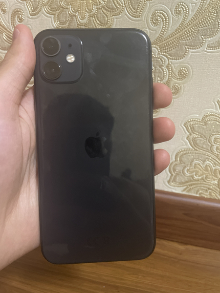 Iphone 11 black.