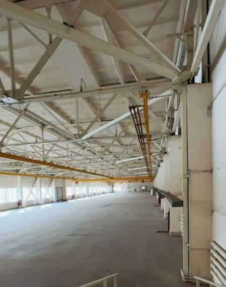 Продаётся 3 700 м². склад на 1-ой линии.