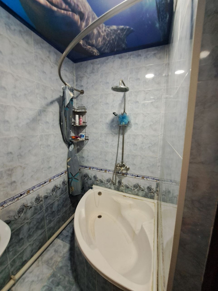 3 xonali kvartira sotiladi