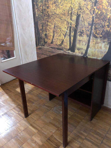 Продам стол книжку