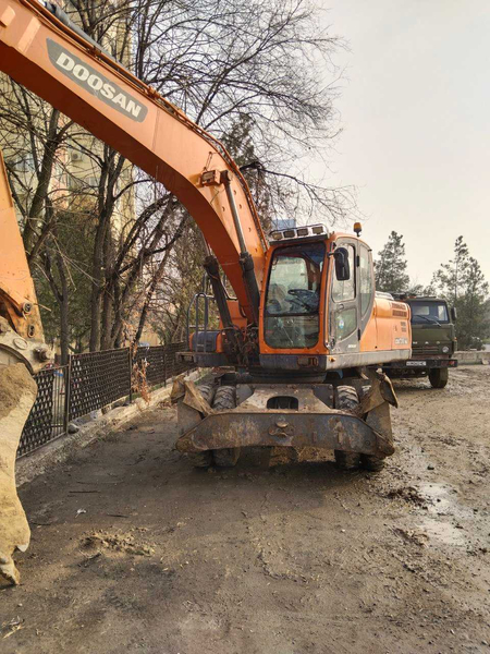 Экскаватор DOOSAN DX 210