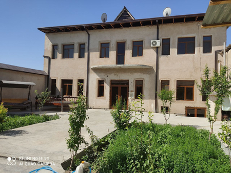 Uchastka sotiladi
