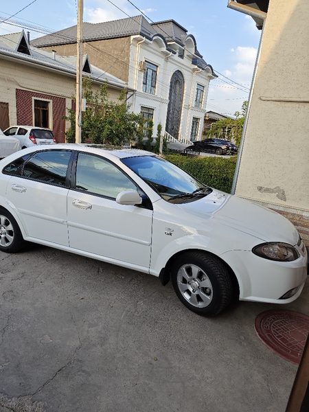 Срочно продам CHevrolet Jentra. 3поз. Цвет белый