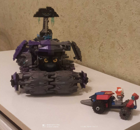 Лего Nexo Knight (Штурмовой разрушитель).