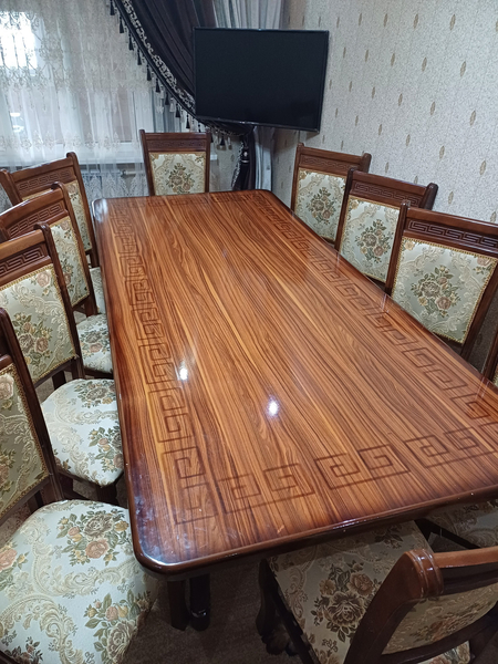 Продаётся стол стул и комод