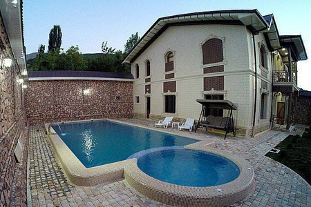 Dacha arbat kafe yoni arenda beriladi. Ichkliksiz qizlarsiz qo’yiladi
