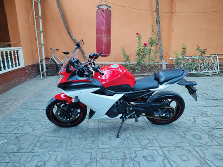 Yamaha fz6r sotiladi