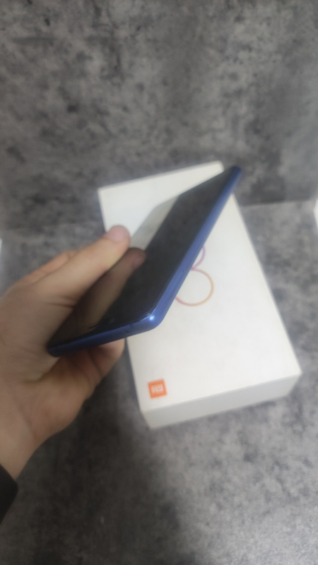 Продам флагман Mi 8se 4/64gb