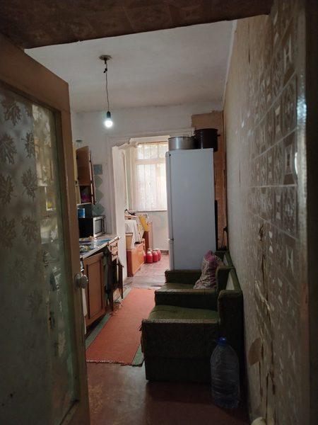 ПРОДАЕТСЯ Чирчик ш. Центральный бозор кирпичный дом 3-этаж 3х