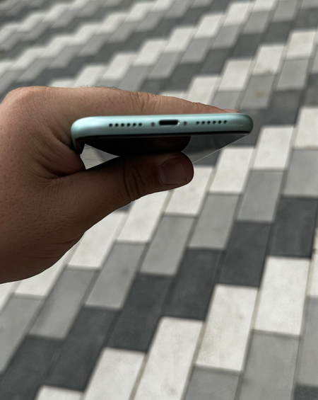 Iphone 11 sotiladi  ideal 64tali bez karopka LLa  ochilmagan yomkst 78