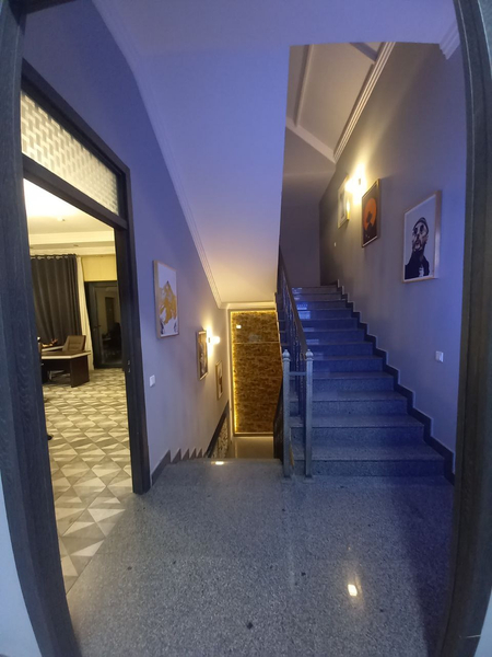 ул. Олтынтепа/Никитина Офис 220м2