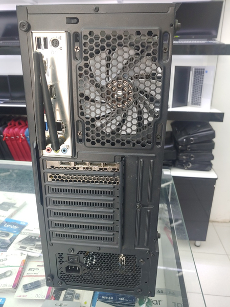 Продаётся мощный игровой монтажный компьютер.