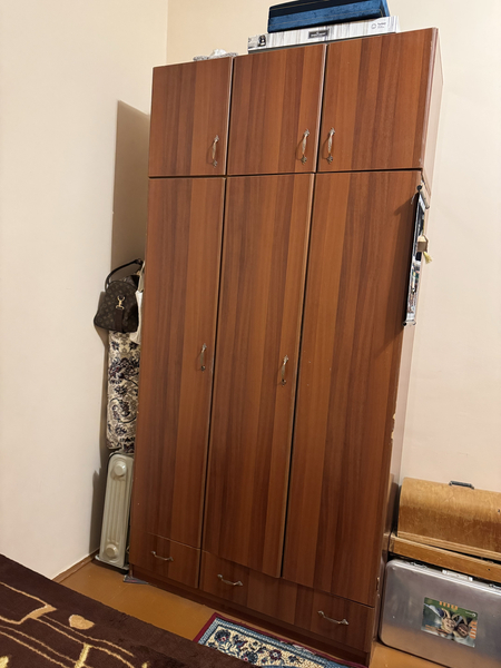 Mebel sotiladi shkaf divan trimo
