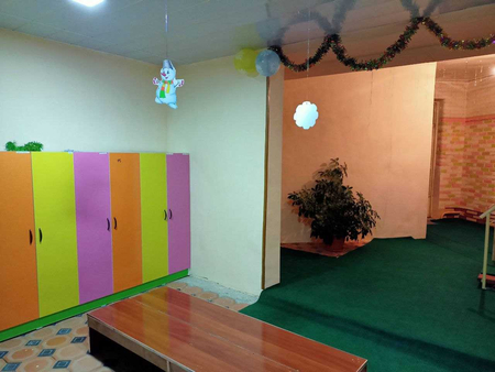 Yo`l yuzida 8.6 sotik uy, yer hisobida sotiladi!