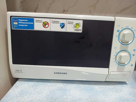 Продаётся Микроволновая печь Samsung ME712KR