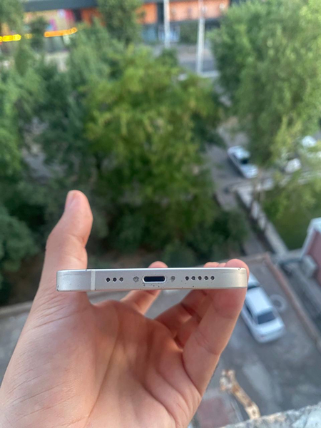 IPHONE 12 white 64 gb. yomkst 74