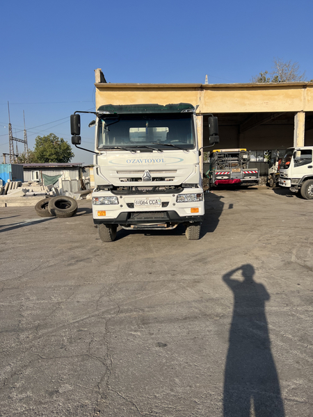 Howo sinotruk 336 golden priss