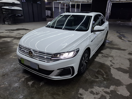 Продаётся Volkswagen E-Bora 2021 белый с малым пробегом!
