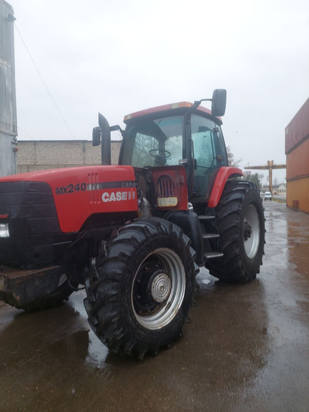 Case Traktor MX 240 sotiladi