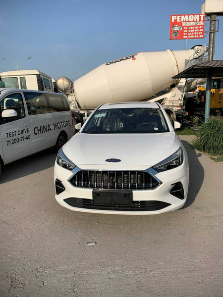 JAC J7  lift-back ixcham avtomobil endi SOTUVDA