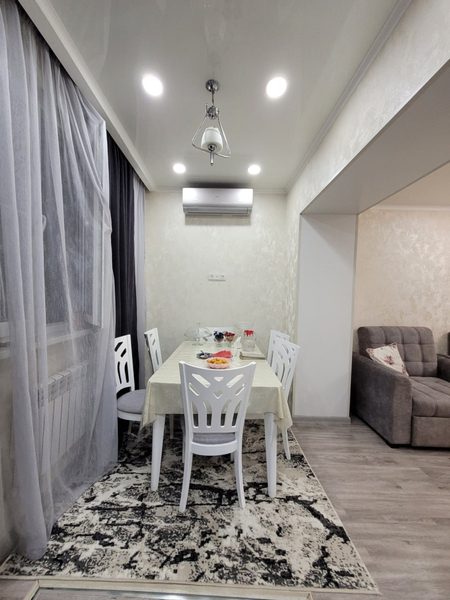 Метро Максим Горький , 2/1/5 , кирпич , 2*6 балкон , 93 000 у.е