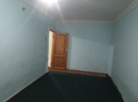 Qarshı shahar 4 mıkrarayon Anıs yon tomonida 4 xona 3 xona qılıngan
