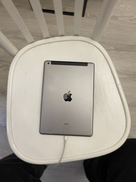 iPad Air 16Гб + LTE