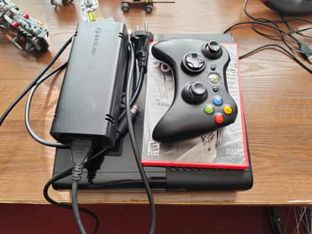 Xbox360e 500gb в отличном состоянии