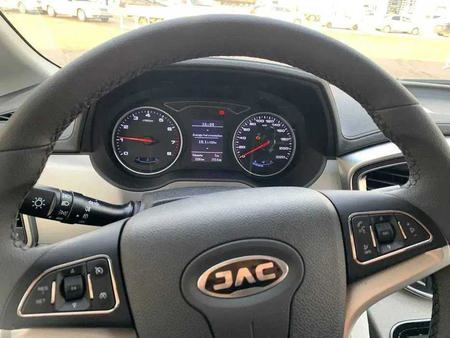 JAC M4 9 kishilish Minevini avtomat varyanti  nalichida bor. B prava