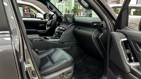 Toyota Land Cruiser 300 Luxury