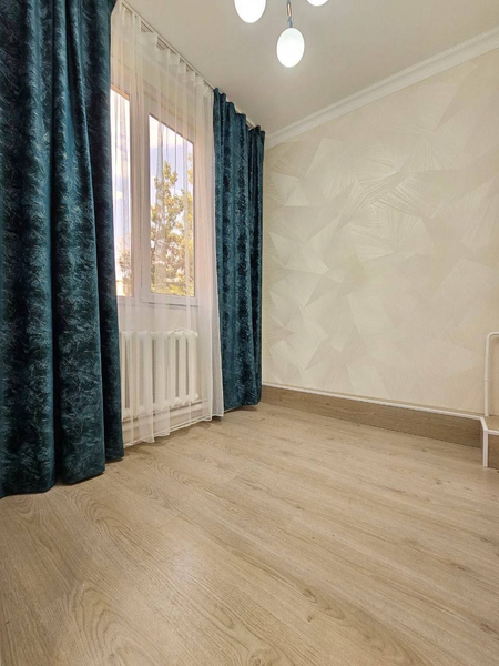 2в3/2/4 Феруза, панельный дом, балкон 1.5*3