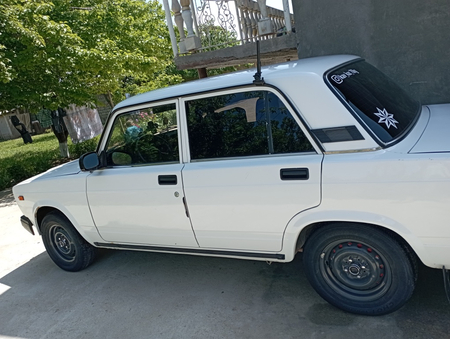 Vaz 2107 sotiladi
