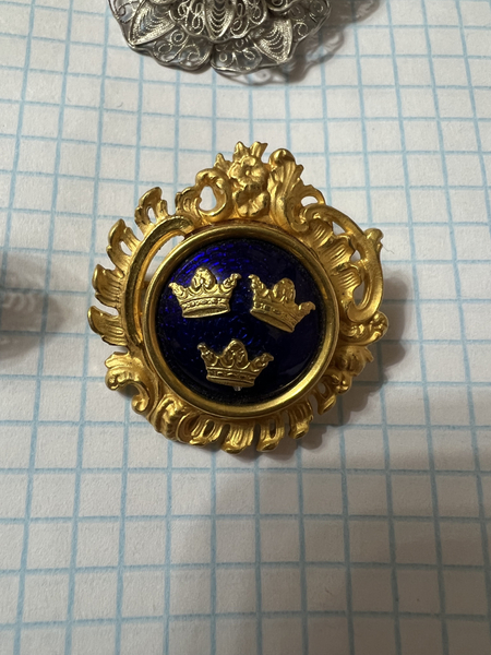 Броши винтаж . Эмаль