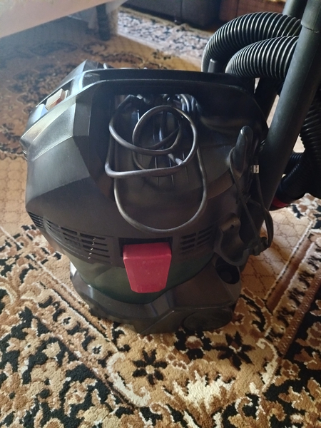Пылесос Бош UNIVERCAL VAC 15