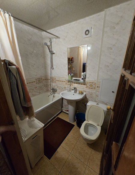 Продаётся квартира , Чиланзар 8 квартал (Орр ТРЦ парус )