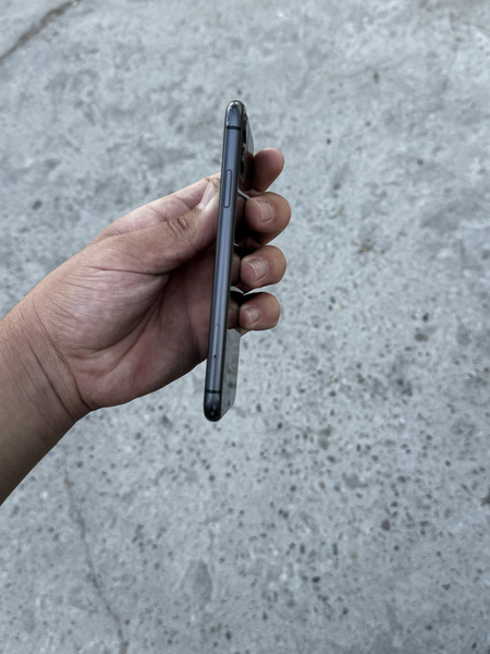 Iphone 11 sotiladi 64tali xolati yaxsh yomkst 79 usta kormagan