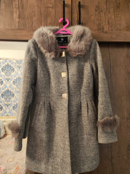 Срочно продаю зимние осенние куртки в хорошем состоянии. Замки целые.