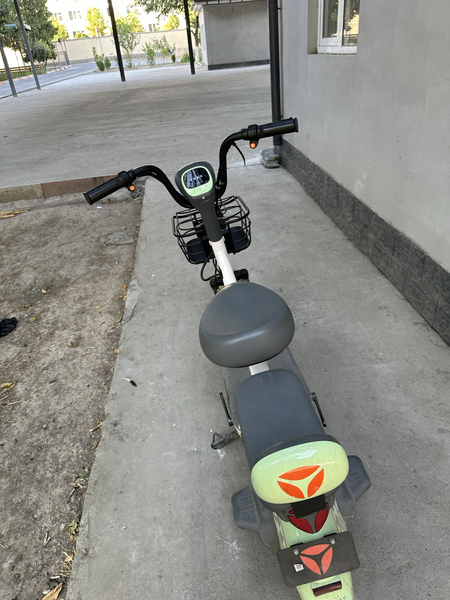 Yadea din dig electroskuter