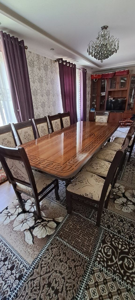 Стол со стульями