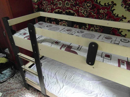 Кровать двухярусная с матрасами, ламинат, в хорошем состоянии, 75х195