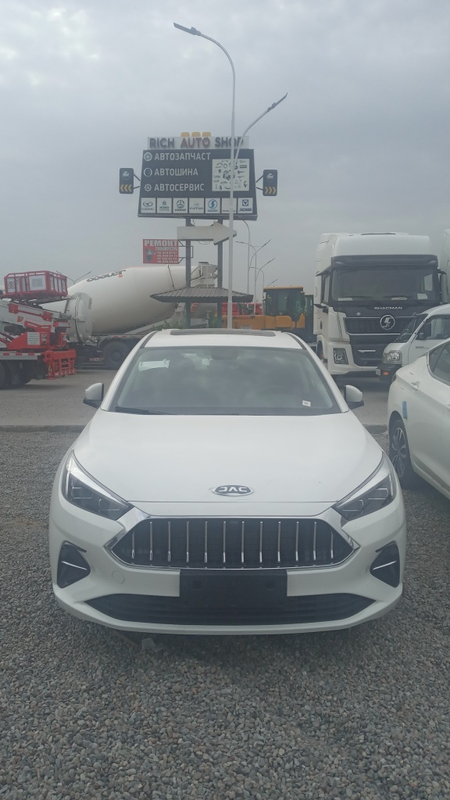 Jac j7 1.5 turbo liftbac nalichida bor oq rangi