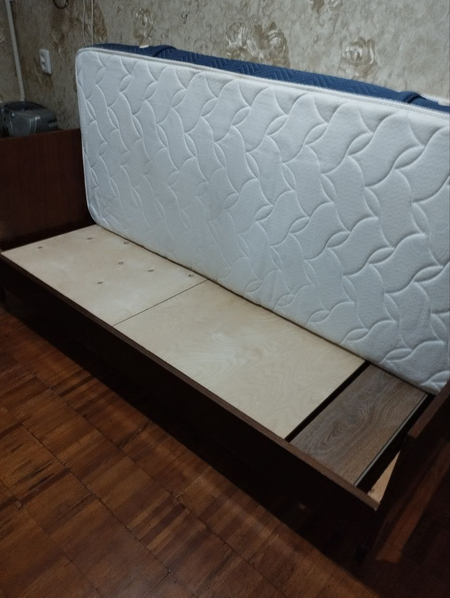 Продается кровать с матрасом