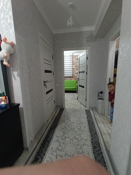 Квартира в полуподвале. 2х комнатная.